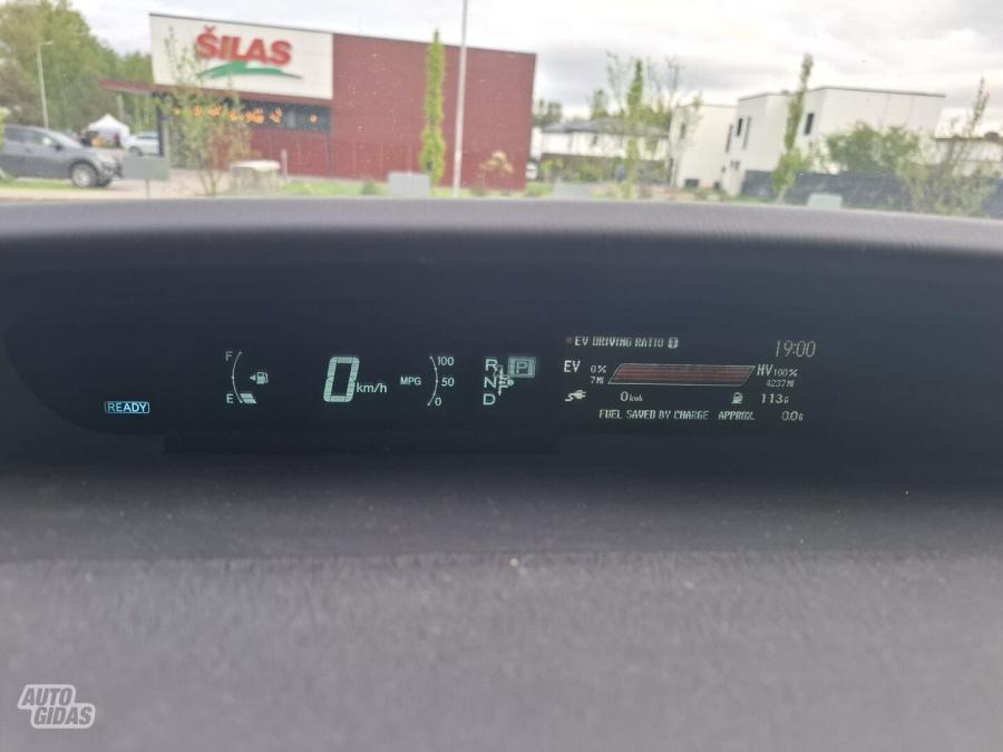 Toyota Prius 2013 in Vilnius, with an engine capacity of 1.80 L and mileage of 145 thousand km for 6950 €, photo 8 on AUTOMOTO.COM.LV