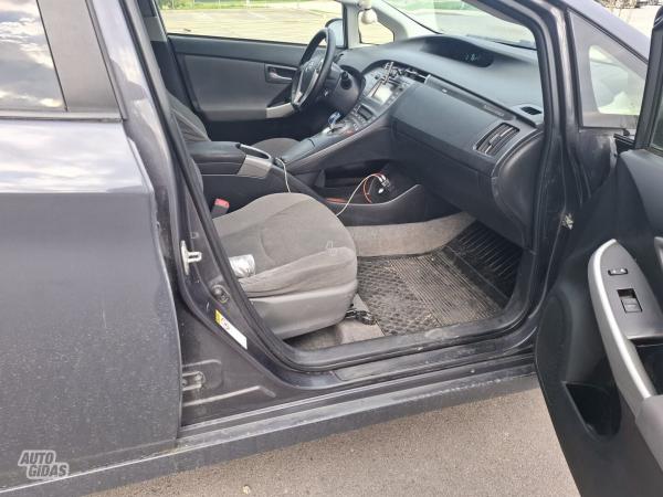 Toyota Prius 2013 Viļņa, ar dzinēja tilpumu 1.80 L un nobraukumu 145 tūkst. km par 6950 €, foto 9 vietnē AUTOMOTO.COM.LV