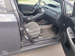 Toyota Prius 2013 in Vilnius, with an engine capacity of 1.80 L and mileage of 145 thousand km for 6950 €, photo 10 on AUTOMOTO.COM.LV