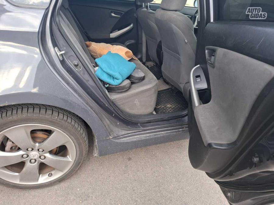Toyota Prius 2013 in Vilnius, with an engine capacity of 1.80 L and mileage of 145 thousand km for 6950 €, photo 12 on AUTOMOTO.COM.LV