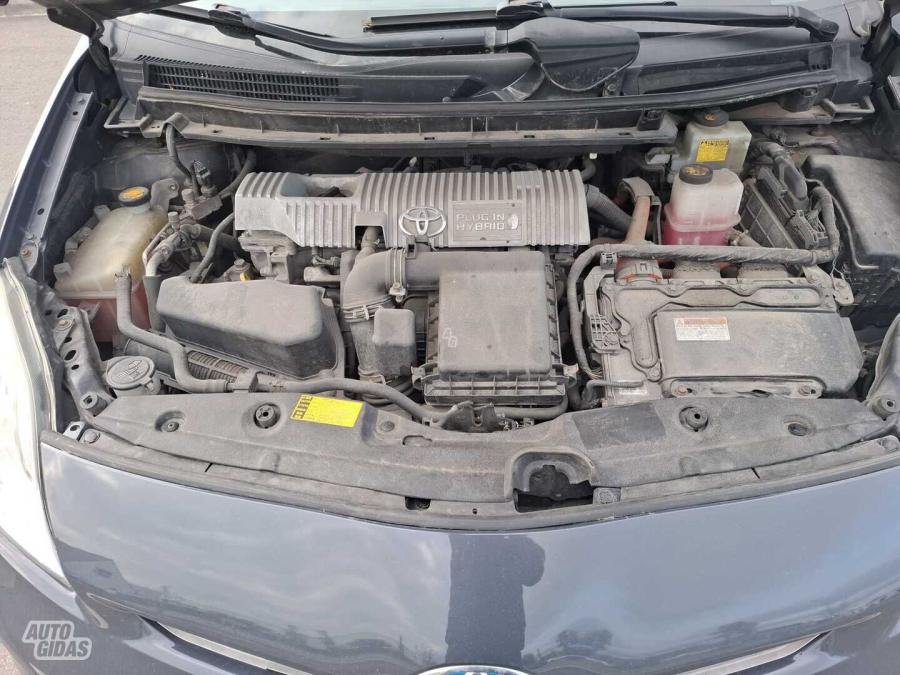 Toyota Prius 2013 in Vilnius, with an engine capacity of 1.80 L and mileage of 145 thousand km for 6950 €, photo 13 on AUTOMOTO.COM.LV