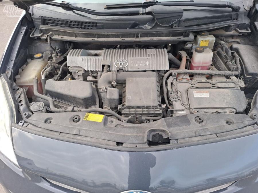 Toyota Prius 2013 in Vilnius, with an engine capacity of 1.80 L and mileage of 145 thousand km for 6950 €, photo 14 on AUTOMOTO.COM.LV