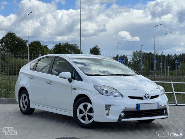 Toyota Prius 2013 in Taurage, with an engine capacity of 1.80 L and mileage of 273 thousand km for 7600 €, photo 4 on AUTOMOTO.COM.LV
