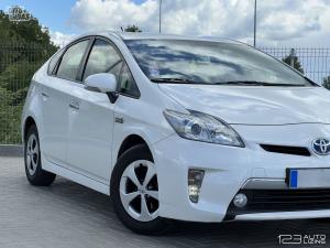Toyota Prius 2013 in Taurage, with an engine capacity of 1.80 L and mileage of 273 thousand km for 7600 €, photo 6 on AUTOMOTO.COM.LV