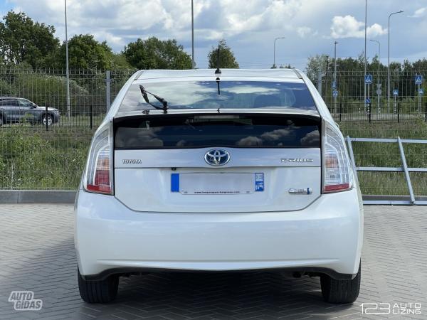 Toyota Prius 2013 in Taurage, with an engine capacity of 1.80 L and mileage of 273 thousand km for 7600 €, photo 9 on AUTOMOTO.COM.LV
