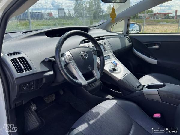 Toyota Prius 2013 in Taurage, with an engine capacity of 1.80 L and mileage of 273 thousand km for 7600 €, photo 10 on AUTOMOTO.COM.LV
