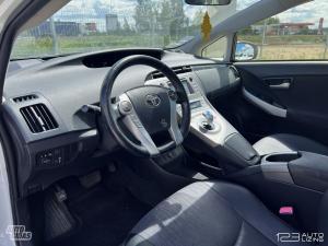 Toyota Prius 2013 in Taurage, with an engine capacity of 1.80 L and mileage of 273 thousand km for 7600 €, photo 11 on AUTOMOTO.COM.LV