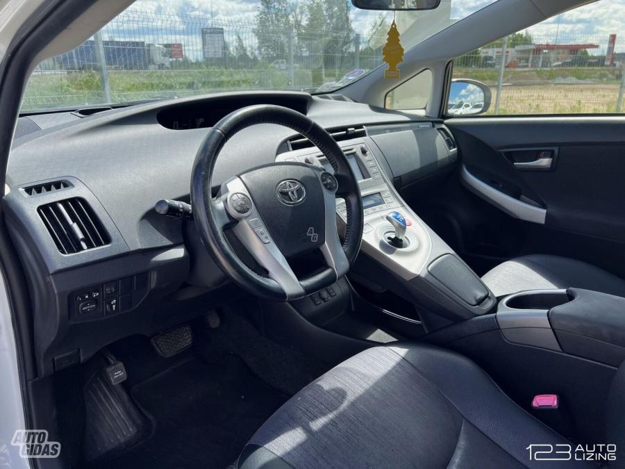 Toyota Prius 2013 in Taurage, with an engine capacity of 1.80 L and mileage of 273 thousand km for 7600 €, photo 11 on AUTOMOTO.COM.LV