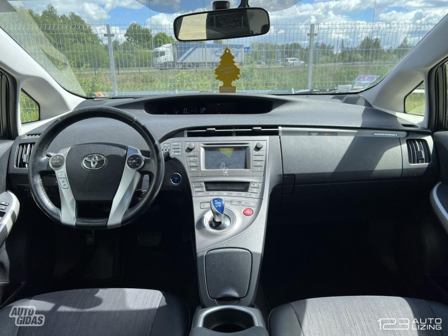 Toyota Prius 2013 in Taurage, with an engine capacity of 1.80 L and mileage of 273 thousand km for 7600 €, photo 14 on AUTOMOTO.COM.LV