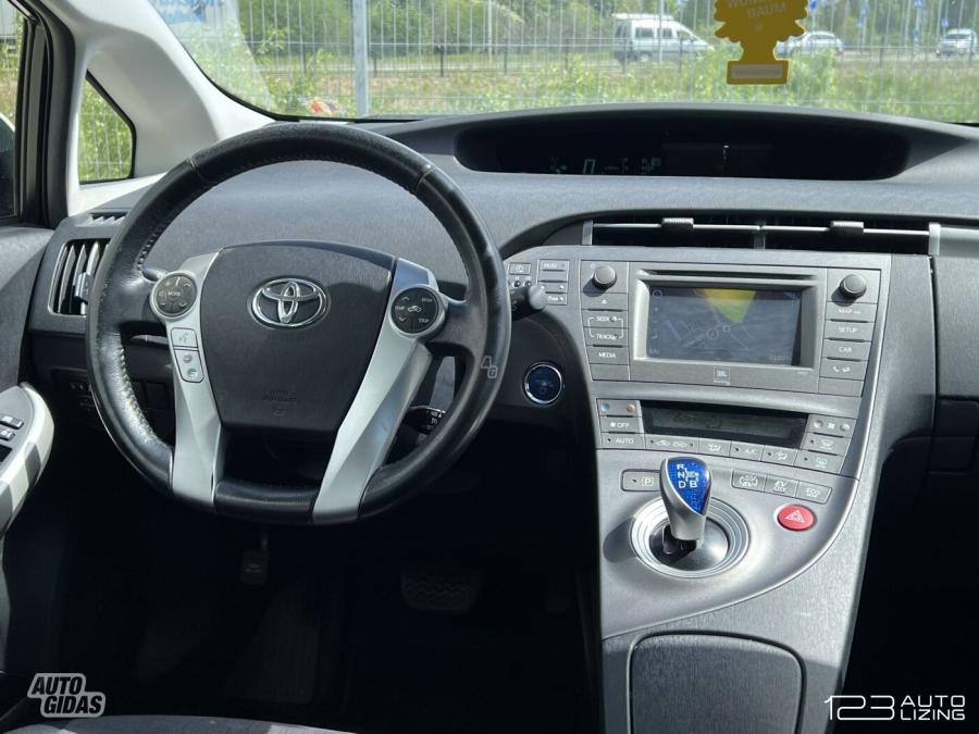 Toyota Prius 2013 in Taurage, with an engine capacity of 1.80 L and mileage of 273 thousand km for 7600 €, photo 15 on AUTOMOTO.COM.LV