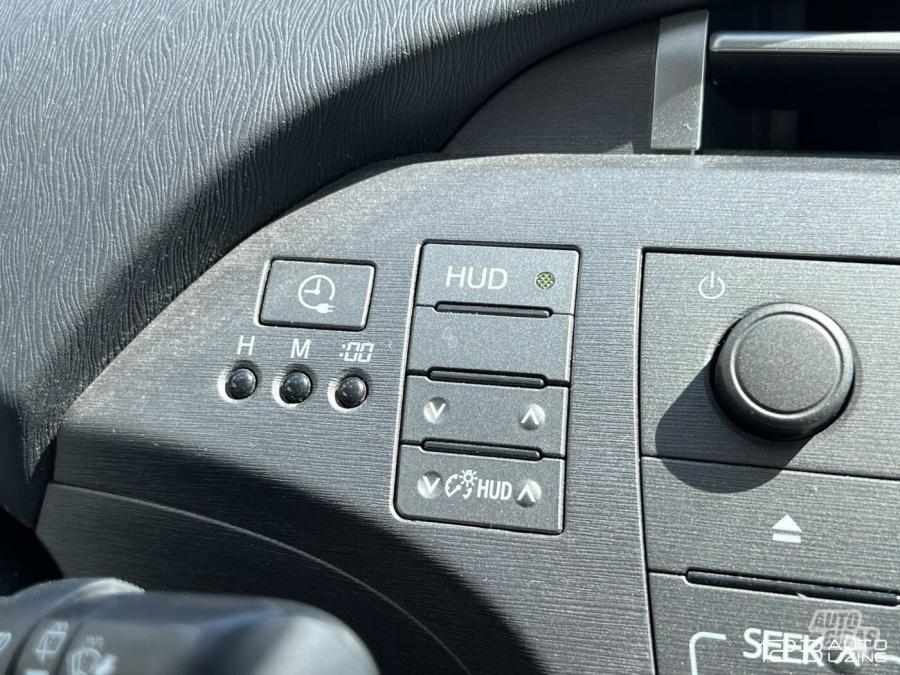 Toyota Prius 2013 in Taurage, with an engine capacity of 1.80 L and mileage of 273 thousand km for 7600 €, photo 18 on AUTOMOTO.COM.LV