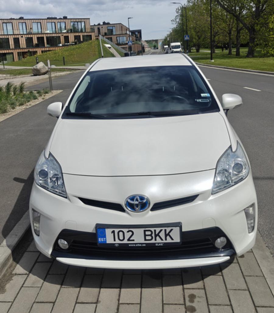 Toyota Prius 2013 Tallina, ar dzinēja tilpumu 1.80 L un nobraukumu 169 tūkst. km par 9000 €, foto 3 vietnē AUTOMOTO.COM.LV