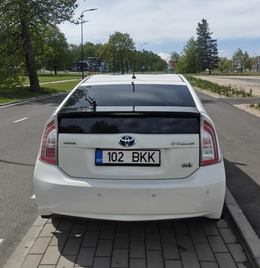 Toyota Prius 2013 Tallina, ar dzinēja tilpumu 1.80 L un nobraukumu 169 tūkst. km par 9000 €, foto 7 vietnē AUTOMOTO.COM.LV