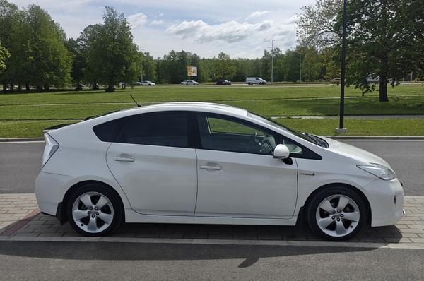 Toyota Prius 2013 Tallina, ar dzinēja tilpumu 1.80 L un nobraukumu 169 tūkst. km par 9000 €, foto 7 vietnē AUTOMOTO.COM.LV