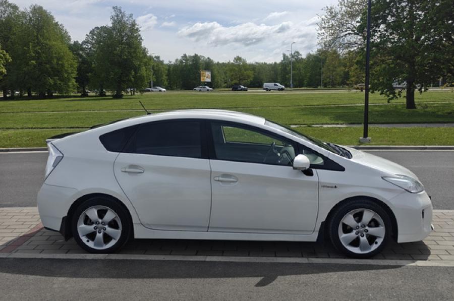 Toyota Prius 2013 Tallina, ar dzinēja tilpumu 1.80 L un nobraukumu 169 tūkst. km par 9000 €, foto 8 vietnē AUTOMOTO.COM.LV