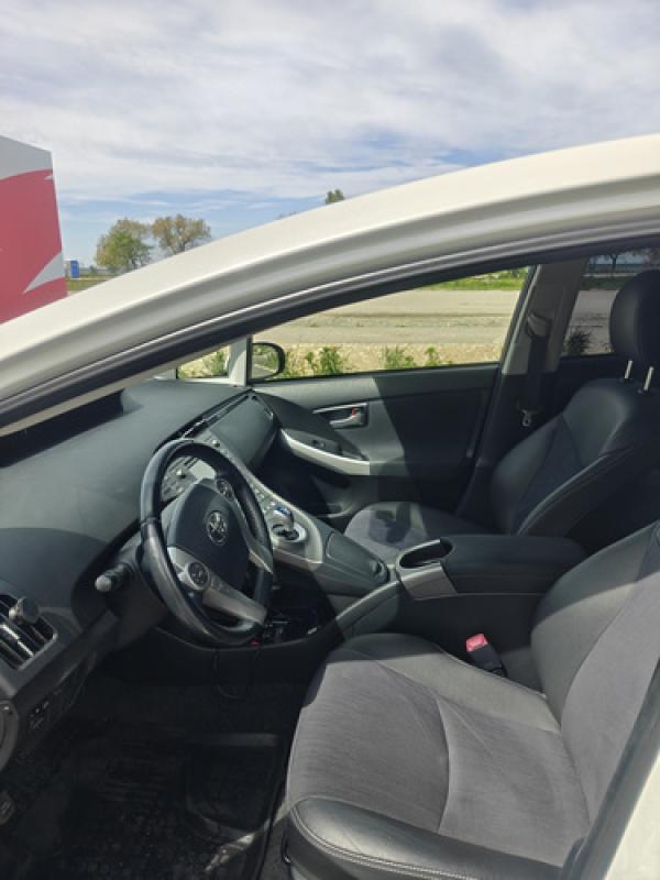 Toyota Prius 2013 Tallina, ar dzinēja tilpumu 1.80 L un nobraukumu 169 tūkst. km par 9000 €, foto 10 vietnē AUTOMOTO.COM.LV