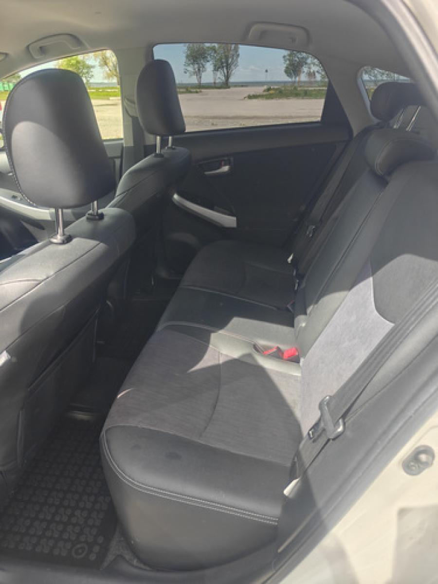 Toyota Prius 2013 Tallina, ar dzinēja tilpumu 1.80 L un nobraukumu 169 tūkst. km par 9000 €, foto 13 vietnē AUTOMOTO.COM.LV