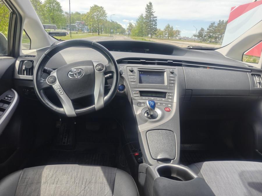 Toyota Prius 2013 Tallina, ar dzinēja tilpumu 1.80 L un nobraukumu 169 tūkst. km par 9000 €, foto 22 vietnē AUTOMOTO.COM.LV