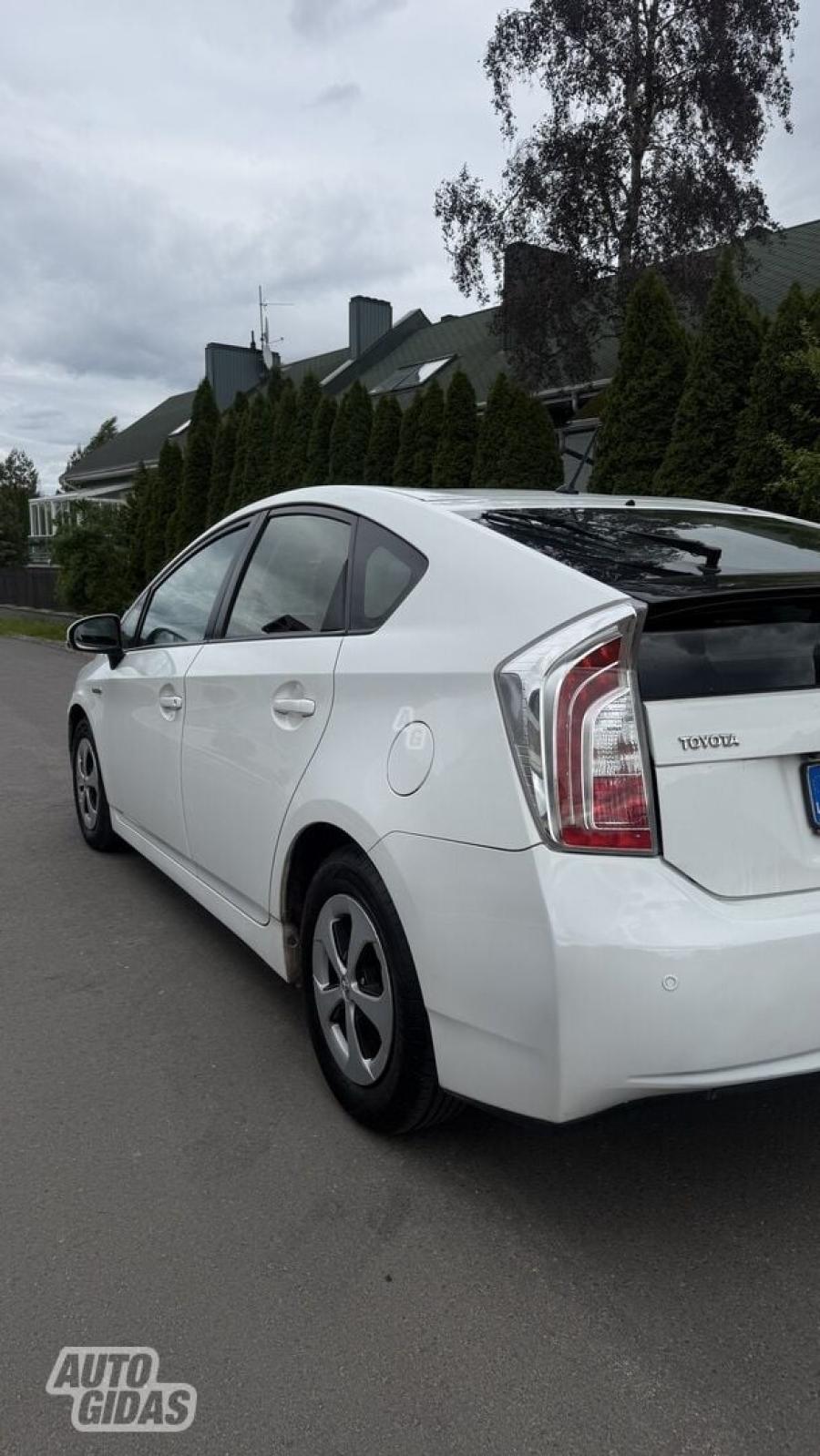 Toyota Prius 2013 Viļņa, ar dzinēja tilpumu 1.80 L un nobraukumu 305 tūkst. km par 4950 €, foto 1 vietnē AUTOMOTO.COM.LV