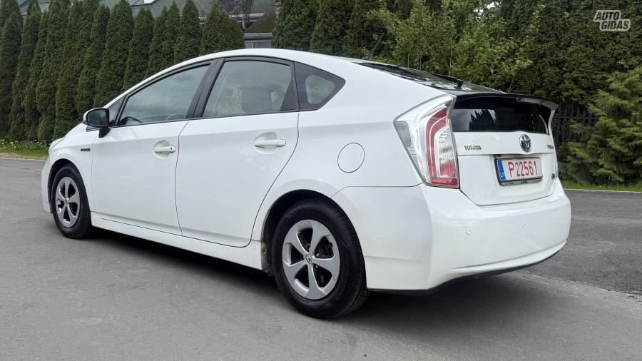 Toyota Prius 2013 Viļņa, ar dzinēja tilpumu 1.80 L un nobraukumu 305 tūkst. km par 4950 €, foto 5 vietnē AUTOMOTO.COM.LV