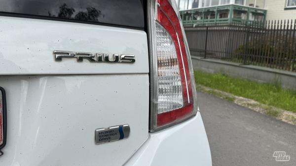 Toyota Prius 2013 in Vilnius, with an engine capacity of 1.80 L and mileage of 305 thousand km for 4950 €, photo 7 on AUTOMOTO.COM.LV