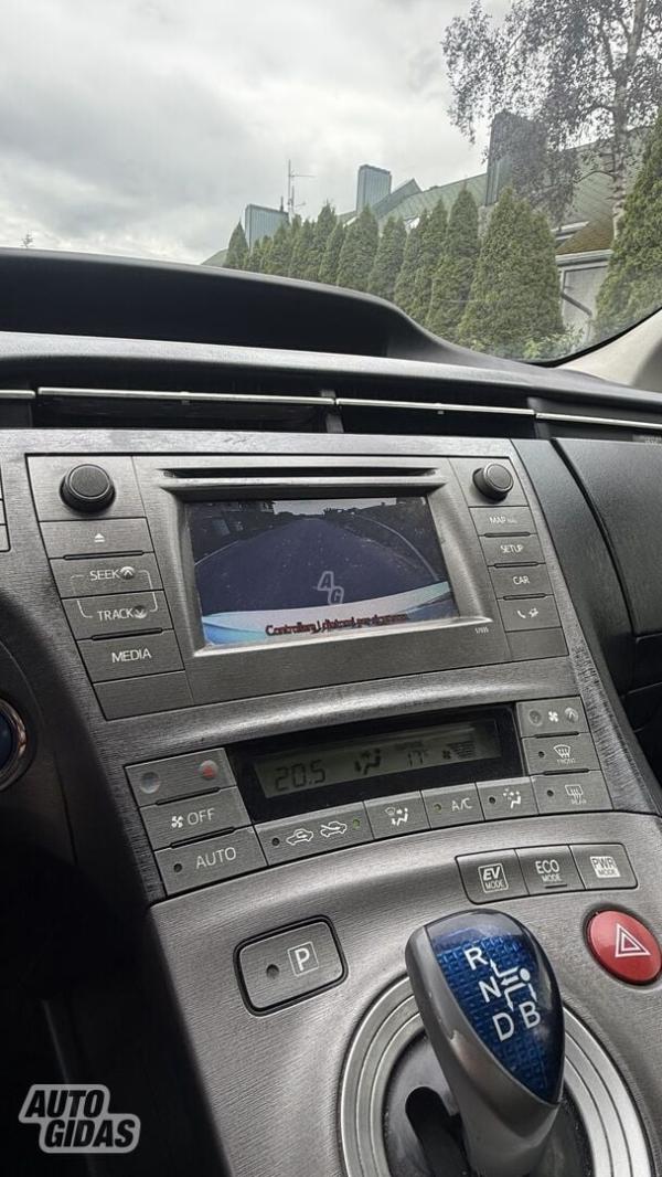 Toyota Prius 2013 in Vilnius, with an engine capacity of 1.80 L and mileage of 305 thousand km for 4950 €, photo 8 on AUTOMOTO.COM.LV