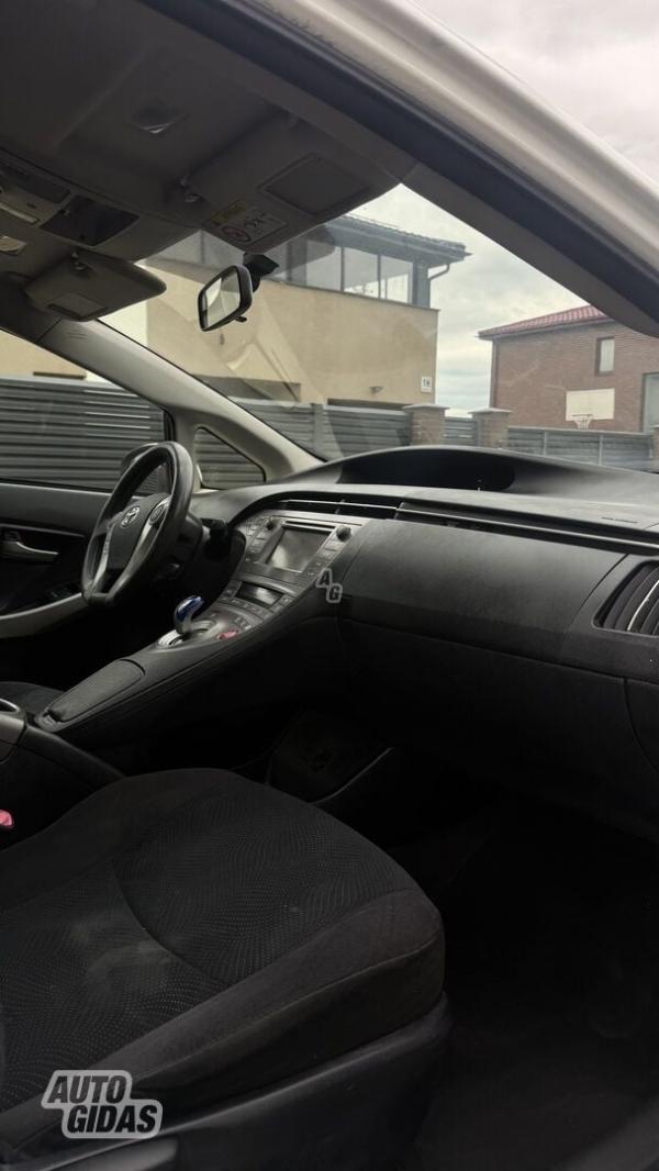 Toyota Prius 2013 in Vilnius, with an engine capacity of 1.80 L and mileage of 305 thousand km for 4950 €, photo 9 on AUTOMOTO.COM.LV