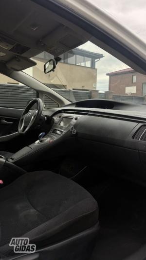 Toyota Prius 2013 Viļņa, ar dzinēja tilpumu 1.80 L un nobraukumu 305 tūkst. km par 4950 €, foto 10 vietnē AUTOMOTO.COM.LV