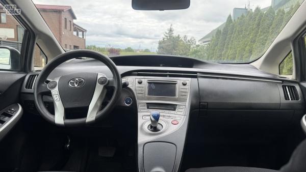 Toyota Prius 2013 in Vilnius, with an engine capacity of 1.80 L and mileage of 305 thousand km for 4950 €, photo 10 on AUTOMOTO.COM.LV