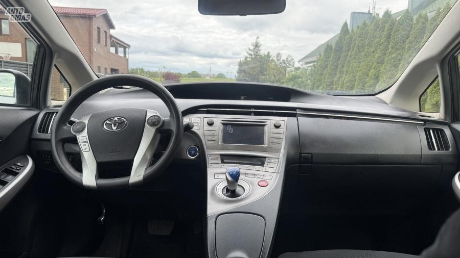 Toyota Prius 2013 Viļņa, ar dzinēja tilpumu 1.80 L un nobraukumu 305 tūkst. km par 4950 €, foto 11 vietnē AUTOMOTO.COM.LV