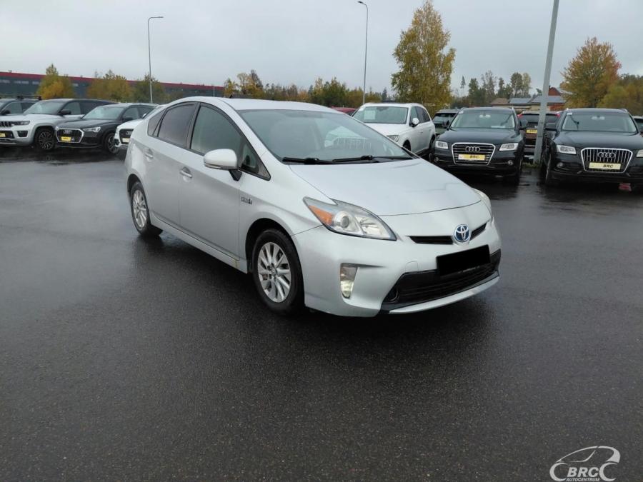 Toyota Prius 2013 in Vilnius, with an engine capacity of 1.80 L and mileage of 276 thousand km for 5900 €, photo 3 on AUTOMOTO.COM.LV