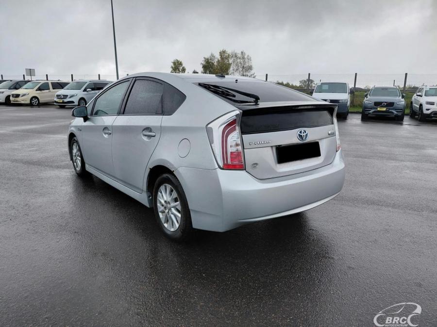Toyota Prius 2013 in Vilnius, with an engine capacity of 1.80 L and mileage of 276 thousand km for 5900 €, photo 5 on AUTOMOTO.COM.LV