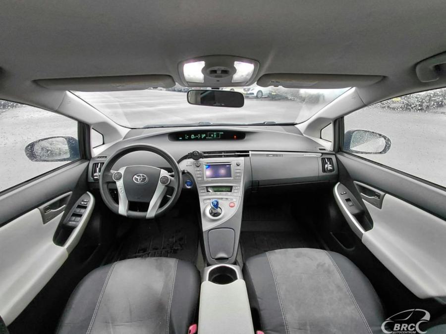 Toyota Prius 2013 in Vilnius, with an engine capacity of 1.80 L and mileage of 276 thousand km for 5900 €, photo 5 on AUTOMOTO.COM.LV