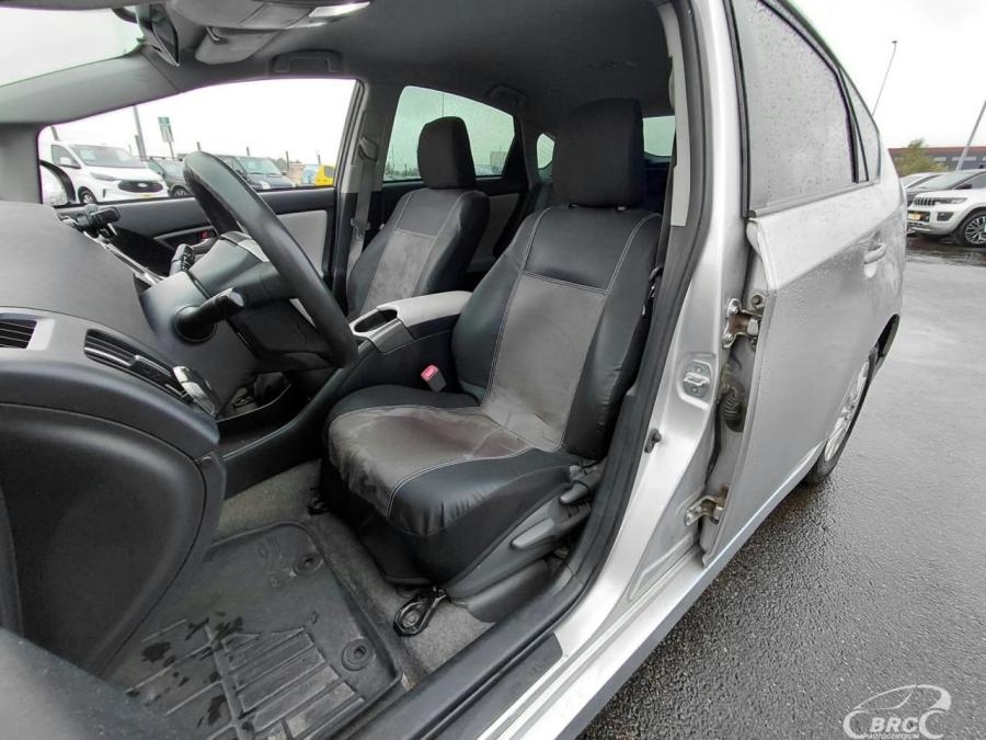 Toyota Prius 2013 in Vilnius, with an engine capacity of 1.80 L and mileage of 276 thousand km for 5900 €, photo 6 on AUTOMOTO.COM.LV