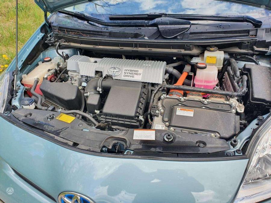 Toyota Prius 2015 in Vilnius, with an engine capacity of 1.80 L and mileage of 438 thousand km for 6500 €, photo 5 on AUTOMOTO.COM.LV