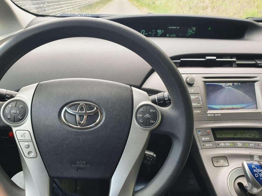 Toyota Prius 2015 in Vilnius, with an engine capacity of 1.80 L and mileage of 438 thousand km for 6500 €, photo 7 on AUTOMOTO.COM.LV