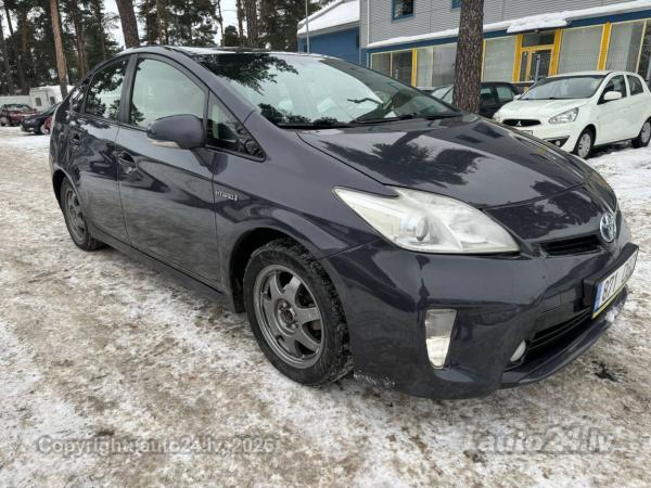 Toyota Prius 2015 in Tallinn, with an engine capacity of 1.80 L and mileage of 158 thousand km for 8000 €, photo 1 on AUTOMOTO.COM.LV