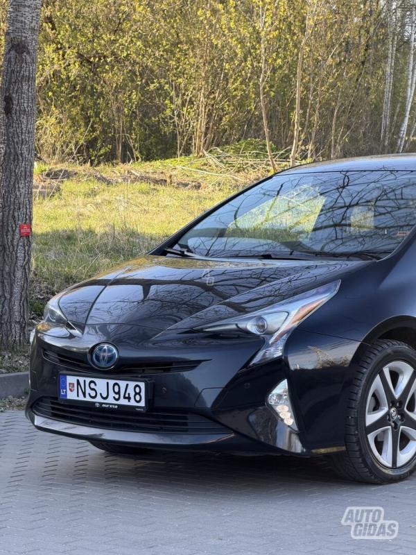 Toyota Prius 2016 in Vilnius, with an engine capacity of 1.80 L and mileage of 175 thousand km for 14000 €, photo 2 on AUTOMOTO.COM.LV