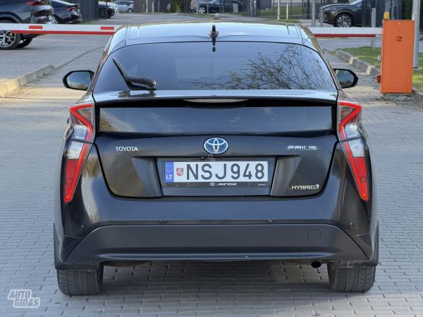 Toyota Prius 2016 in Vilnius, with an engine capacity of 1.80 L and mileage of 175 thousand km for 14000 €, photo 4 on AUTOMOTO.COM.LV