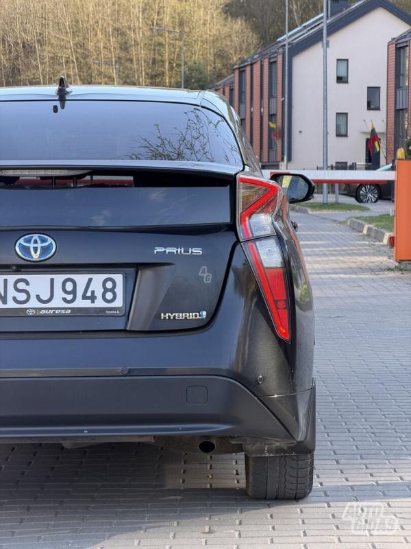 Toyota Prius 2016 in Vilnius, with an engine capacity of 1.80 L and mileage of 175 thousand km for 14000 €, photo 5 on AUTOMOTO.COM.LV