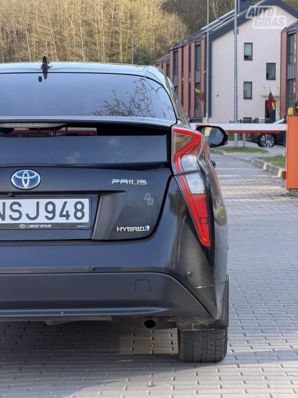Toyota Prius 2016 Viļņa, ar dzinēja tilpumu 1.80 L un nobraukumu 175 tūkst. km par 14000 €, foto 5 vietnē AUTOMOTO.COM.LV