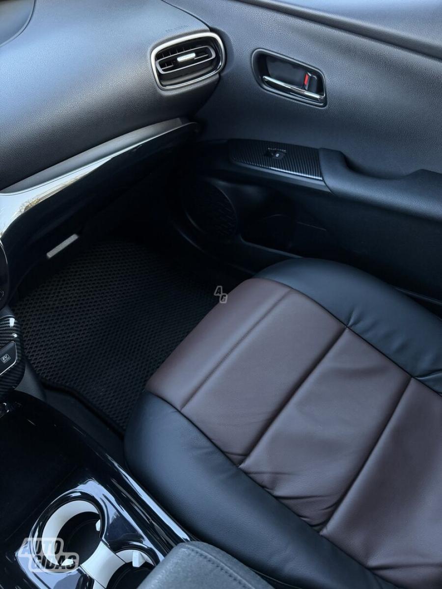 Toyota Prius 2016 Viļņa, ar dzinēja tilpumu 1.80 L un nobraukumu 175 tūkst. km par 14000 €, foto 19 vietnē AUTOMOTO.COM.LV