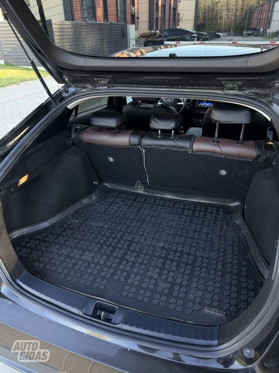 Toyota Prius 2016 Viļņa, ar dzinēja tilpumu 1.80 L un nobraukumu 175 tūkst. km par 14000 €, foto 30 vietnē AUTOMOTO.COM.LV