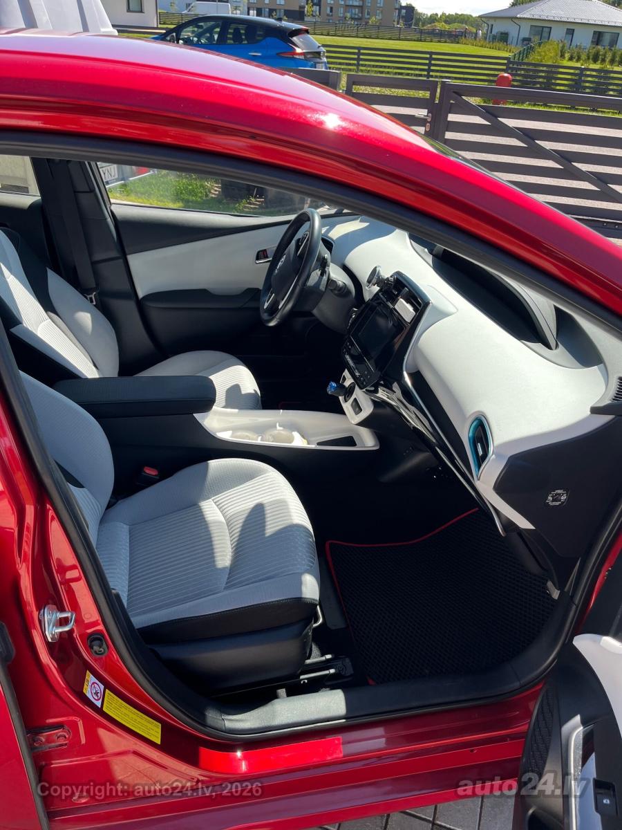 Toyota Prius 2017 Tallina, ar dzinēja tilpumu 1.80 L un nobraukumu 80 tūkst. km par 15000 €, foto 9 vietnē AUTOMOTO.COM.LV