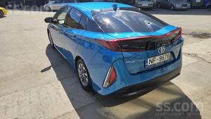 Toyota Prius 2019 in Riga, with an engine capacity of 1.80 L and mileage of 56 thousand km for 16700 €, photo 4 on AUTOMOTO.COM.LV