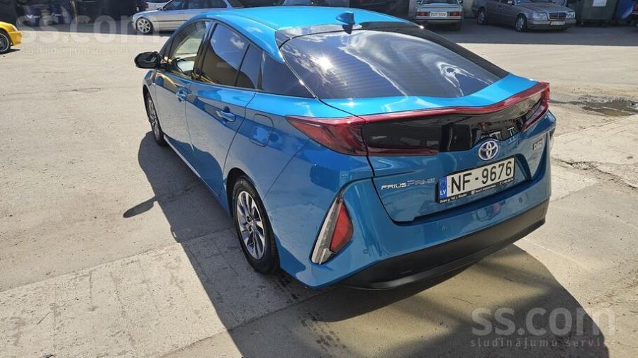 Toyota Prius 2019 in Riga, with an engine capacity of 1.80 L and mileage of 56 thousand km for 16700 €, photo 4 on AUTOMOTO.COM.LV