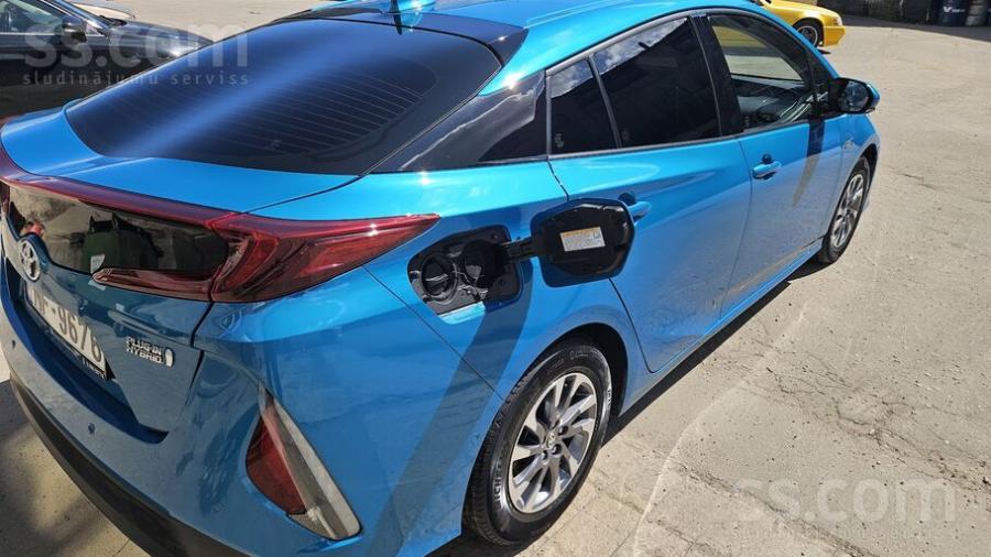 Toyota Prius 2019 in Riga, with an engine capacity of 1.80 L and mileage of 56 thousand km for 16700 €, photo 5 on AUTOMOTO.COM.LV