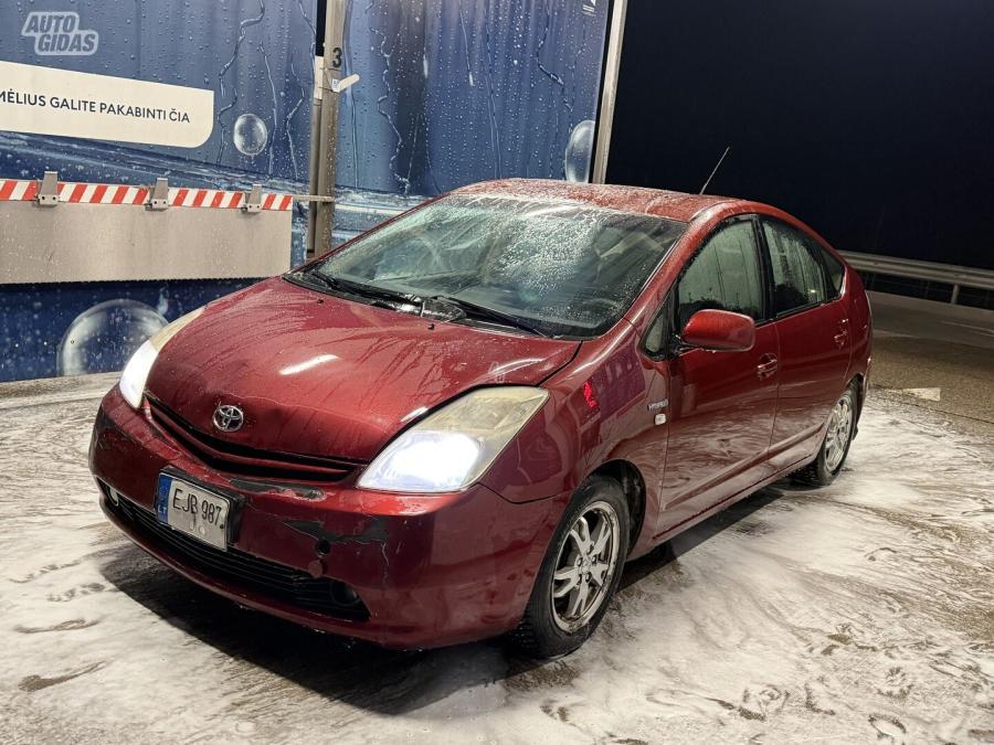 Toyota Prius 2005 Viļņa, ar dzinēja tilpumu 1.50 L un nobraukumu 290 tūkst. km par 1450 €, foto 3 vietnē AUTOMOTO.COM.LV