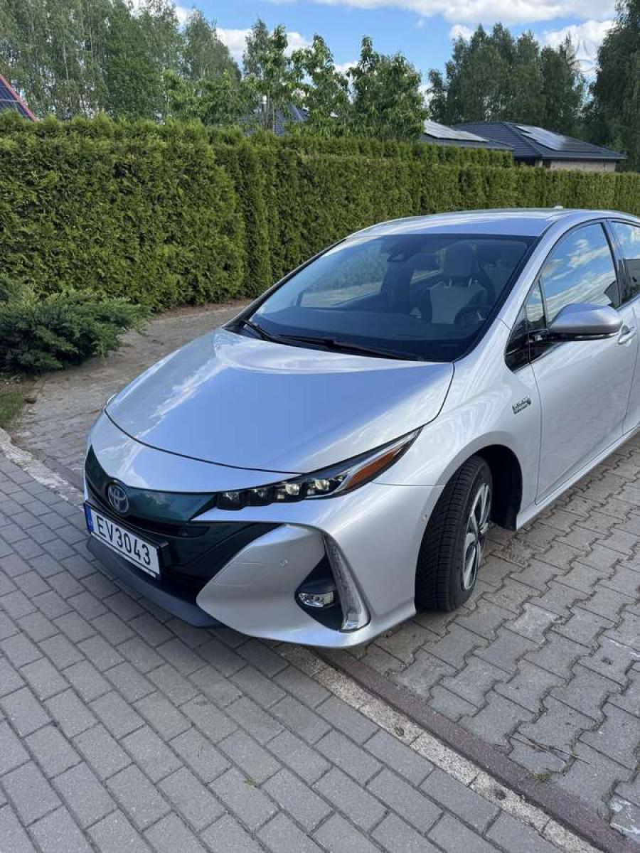 Серый Тойота Prius Prime 2019 в Вильнюс, объемом двигателя 1.80 л и пробегом 135 тыс. км за 15600 €, фото 1 на AUTOMOTO.COM.LV