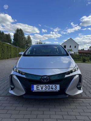 Серый Тойота Prius Prime 2019 в Вильнюс, объемом двигателя 1.80 л и пробегом 135 тыс. км за 15600 €, фото 3 на AUTOMOTO.COM.LV